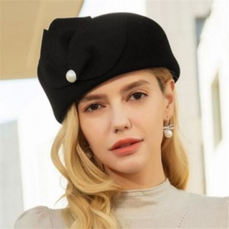43 Lovely Winter Hats Ideas For Women – ADDICFASHION